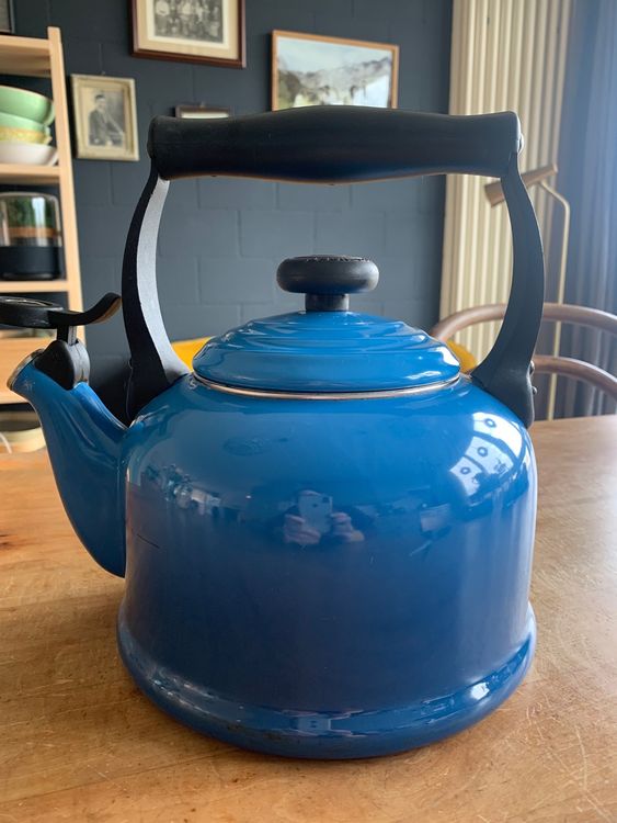 Le Creuset Wasserkessel, 2.1 L, blau (Kettle) (Gebraucht) in Au ZH für CHF 38 – mit Lieferung ...