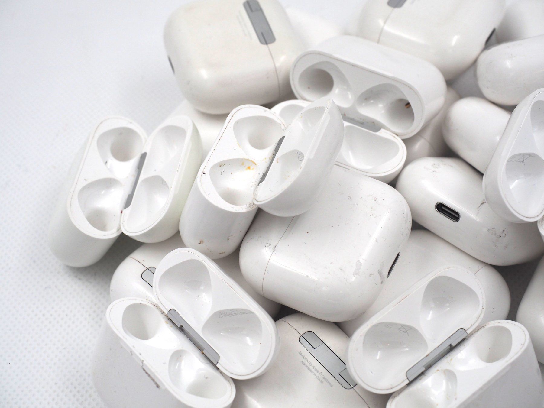 25 x APPLE AirPods 4. Generation Lader A3058 (26011352) (Gebraucht) in ...