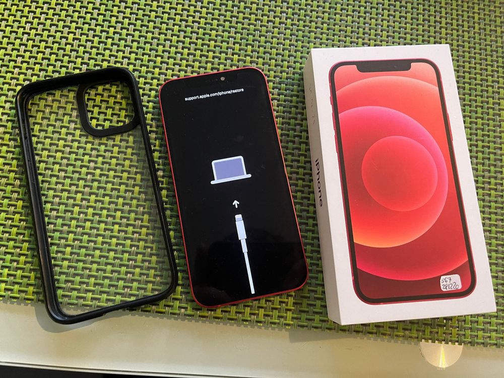 Apple iPhone 12 rot 64 GB mit Hülle mit Wasserschaden (Defekt) in ...