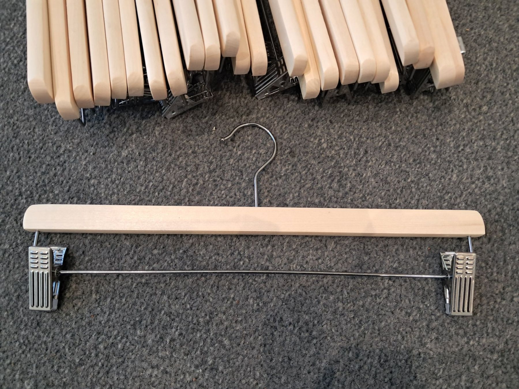 25x Rockbügel IKEA, Skirt Hanger, Hosenbügel, Kleiderbügel (Gebraucht ...