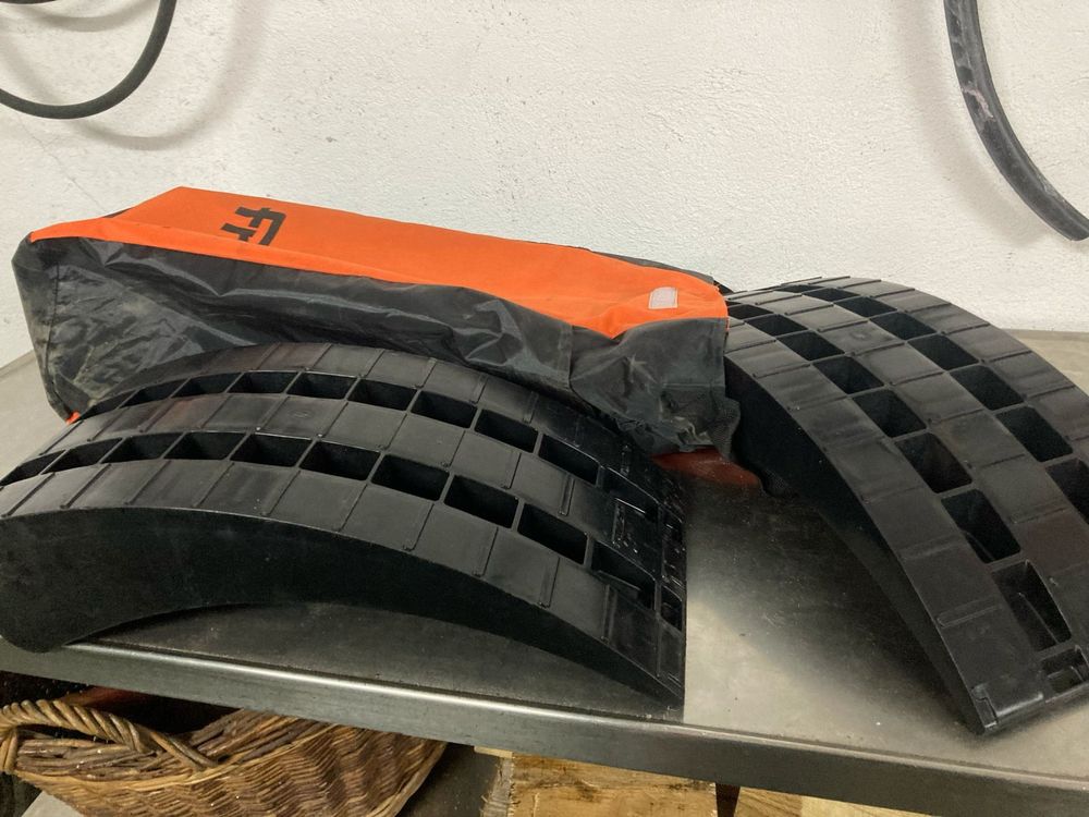 Keile für Camper oder Wohnwagen (Rundkeile) (Gebraucht) in Bühler für ...