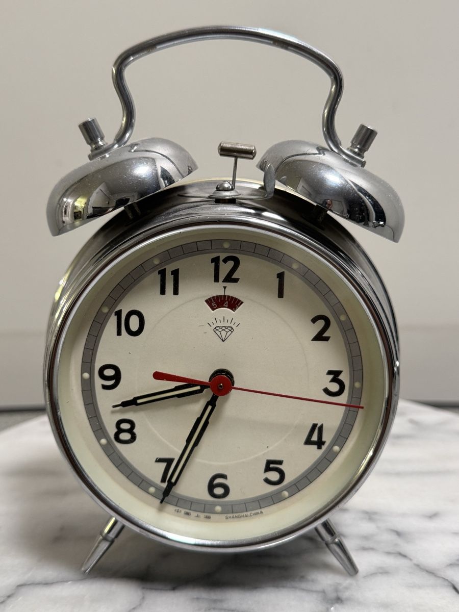 Vintage Wecker im Retro-Design - Stilvoller Blickfang! (Gebraucht) in ...