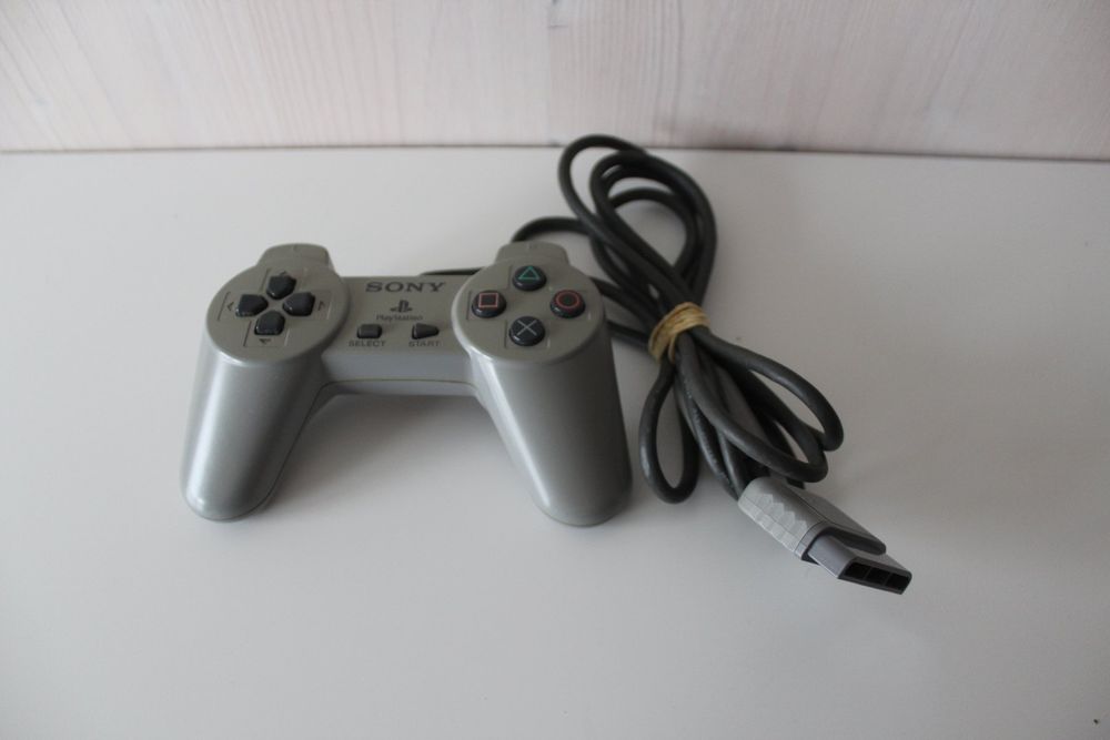 Original Sony PlayStation 1 Controller / PS / PS1 (Gebraucht) in Ebertswil für CHF 5 – mit ...