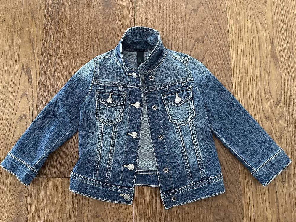 Kinder Jeansjacke Benetton Grösse 90 (Gebraucht) in Heiligkreuz (Mels) für CHF 20 – mit ...