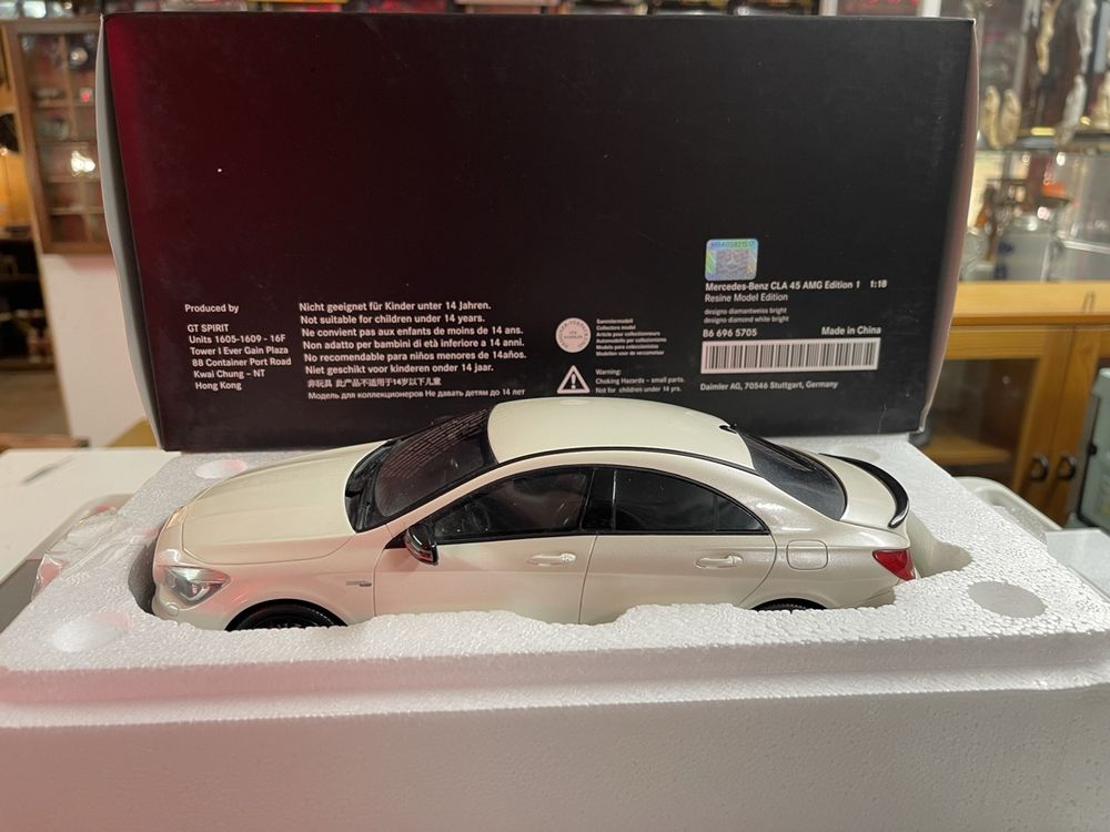 Mercedes CLA 45 AMG Modellauto GT Spirit 1:18 Diamantweiss (Neu und originalverpackt) in Siebnen ...