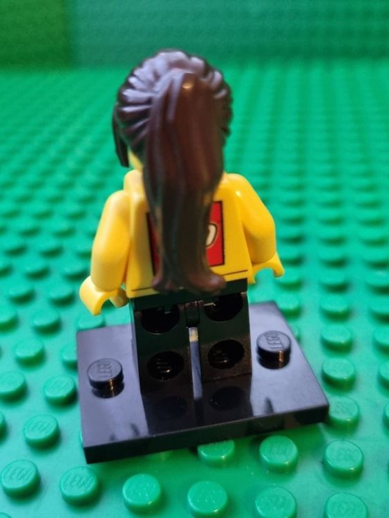 LEGO Minifigure 2x LEGO Store Employees (female+male) | Kaufen auf Ricardo