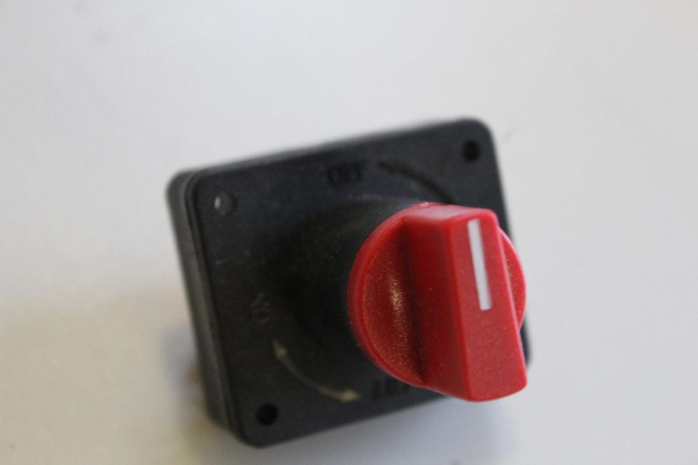 12v Hauptschalter 12Volt Kompakt / Stabil 300A (Neu und ...