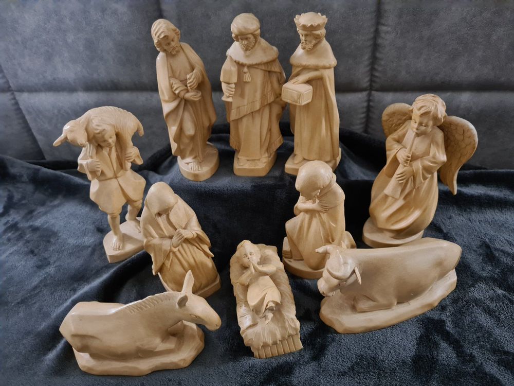 Krippenfiguren aus Holz, handgeschnitzt (Neu (gemäss Beschreibung)) in Eschlikon TG für CHF 120 ...