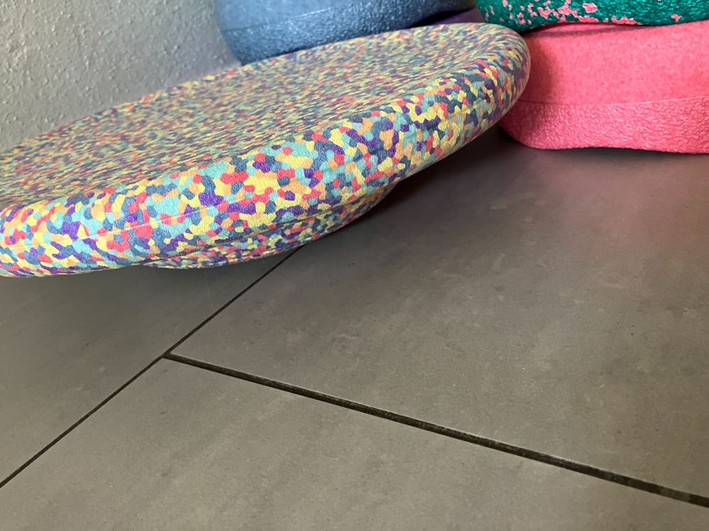Stapelstein Rainbow pastell 7 Stk und Balance Board confetti (Gebraucht ...