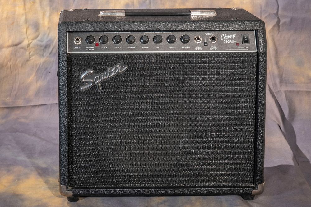 Squier Champ 25 GR - Gitarrenverstärker mit Federhall | Kaufen auf Ricardo