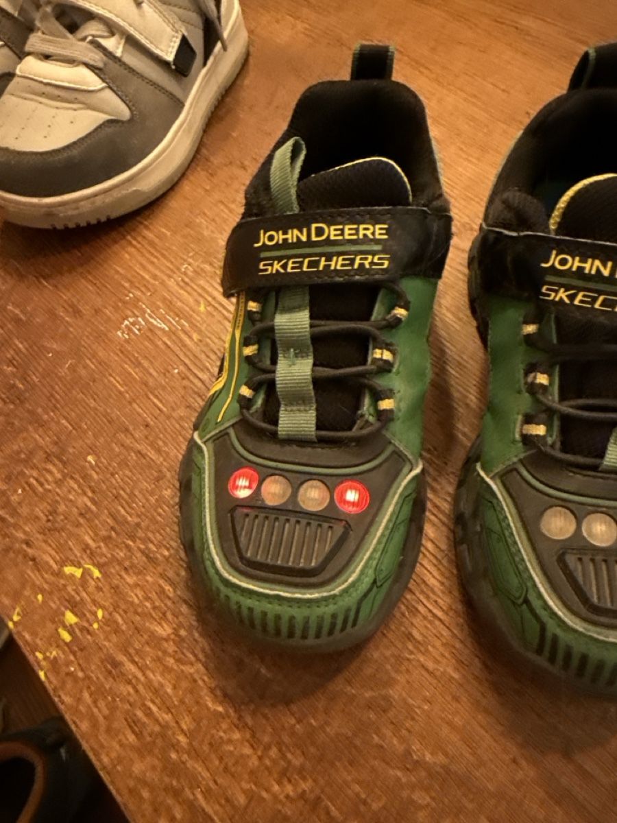 John Deere Skechers Kinderschuhe Gr. 32 mit Licht top (Gebraucht) in ...