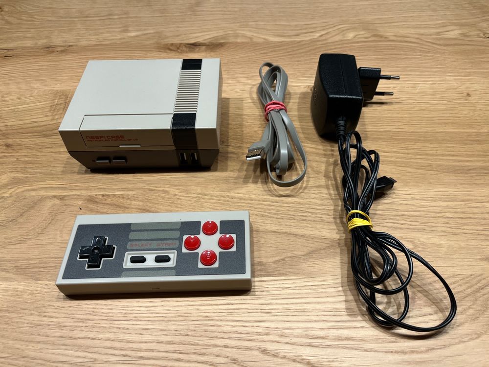 Raspberry Pi 3 Model B, Nespi Case, 8bitdo NES30 Controller (Gebraucht ...