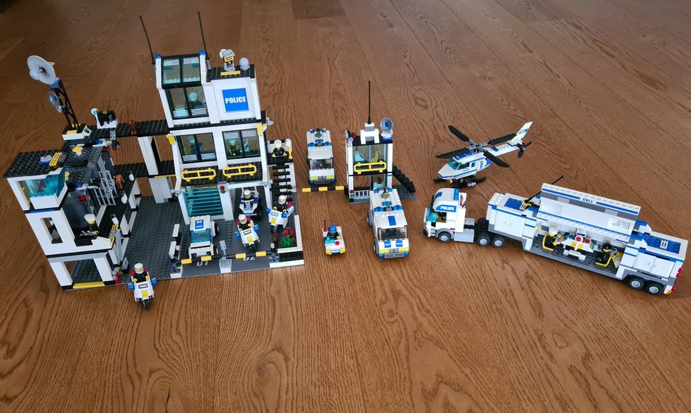 Lego City Polizeistation komplett mit diversen Fahrzeugen | Kaufen auf ...