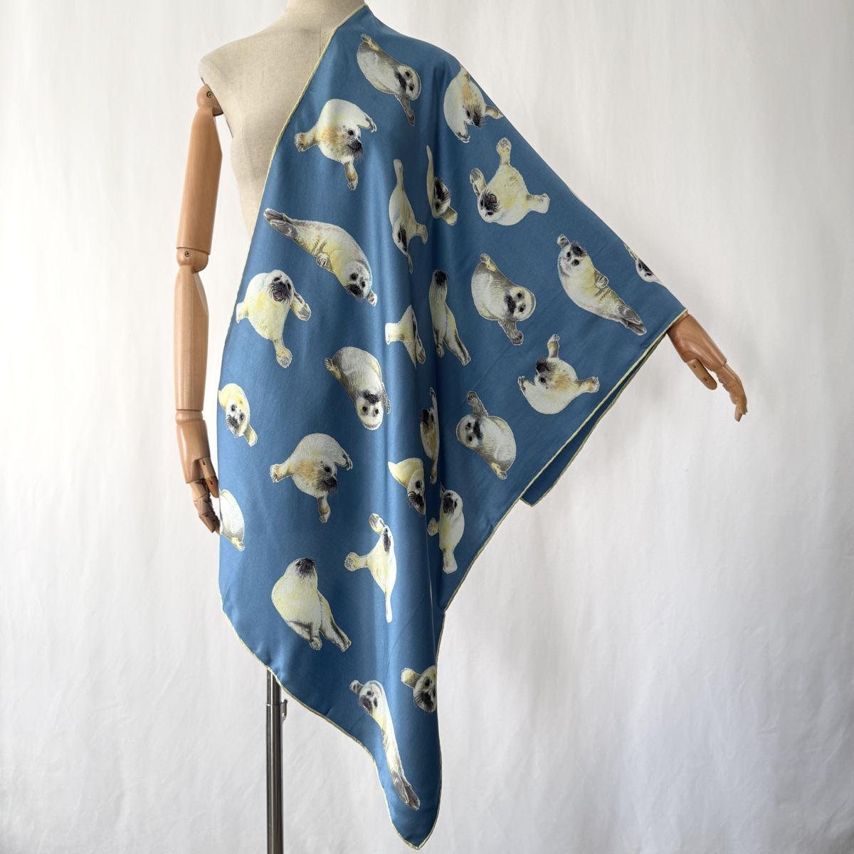 FABRIC FRONTLINE Satin Silk (Gebraucht) in Freienbach für CHF 90 – mit ...