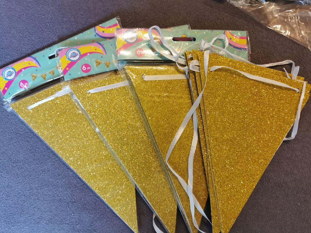 Wimpelketten 4x gold 4x schwarz (mit Kreide) Partydeko (Gebraucht) in ...