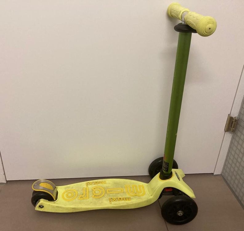 Micro Maxi Scooter -Yellow (Gebraucht) in Schwerzenbach für CHF 30 ...