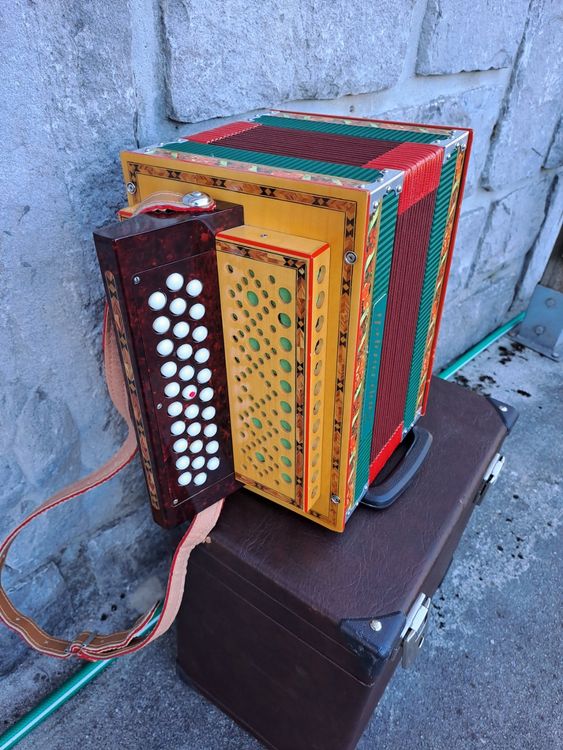 24 basses zuger orgeli ton B (Gebraucht) in Villeneuve für CHF 495 – nur Abholung auf Ricardo kaufen