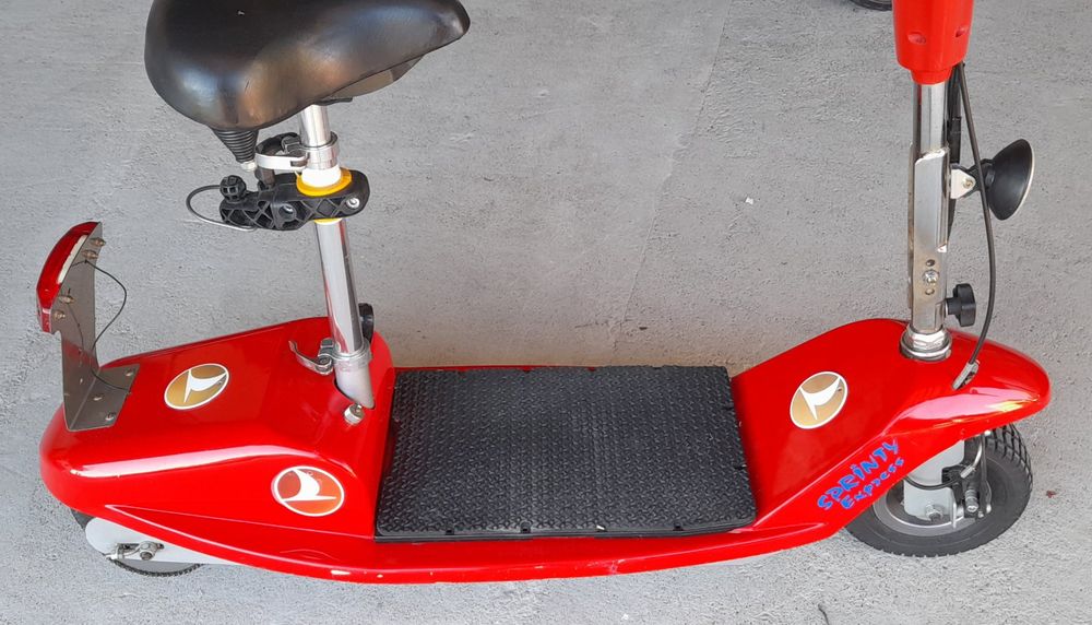 E Trottinet scooter mit anhengee AB 1 sfr (Gebraucht) in Vordemwald für ...