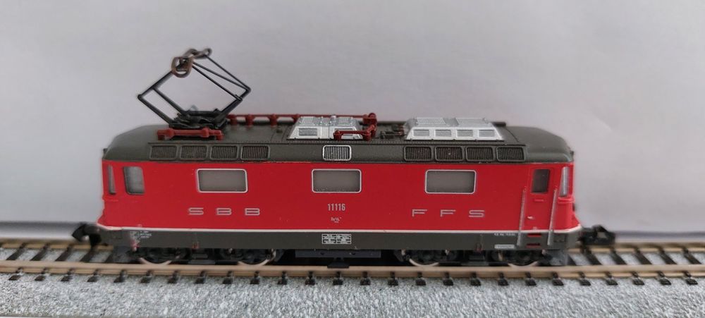Minitrix Re 4/4 II rot Lok 11116 (Défectueux) à Biberist pour CHF 41 – avec livraison | Acheter ...