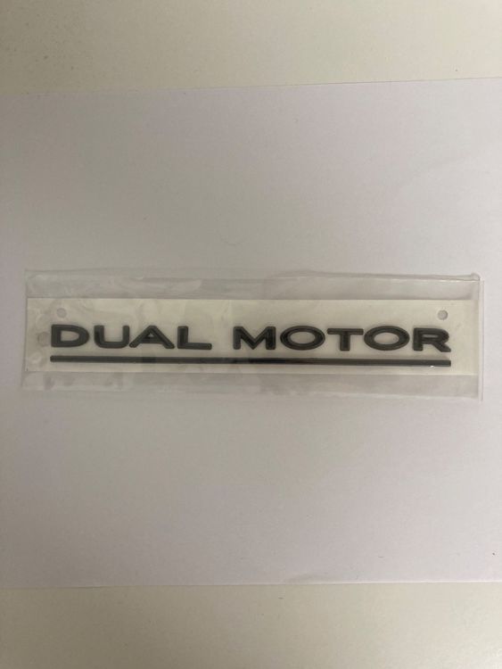 Tesla DUAL MOTOR Badge (Neu und originalverpackt) in Liestal für CHF 12 ...