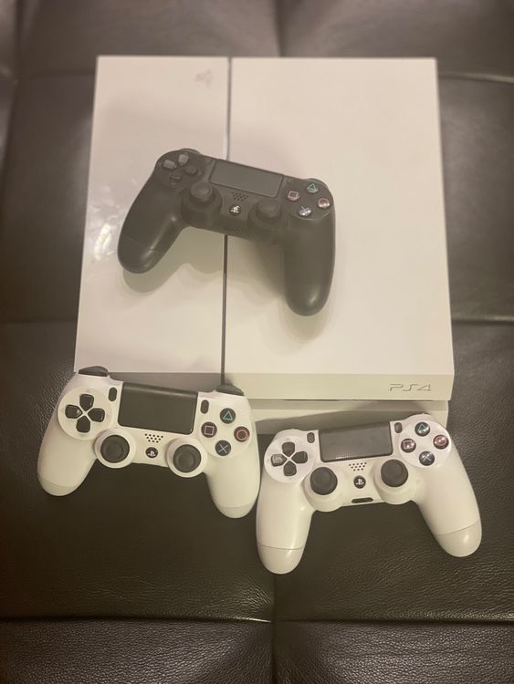 PS4 inkl. 3 Controller & FIFA (Gebraucht) in Buchs SG für CHF 169 – mit ...