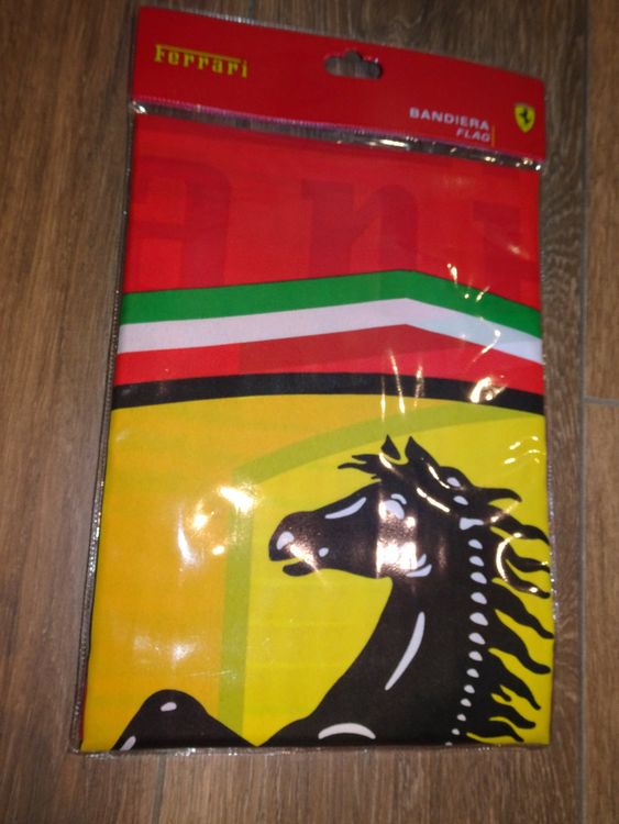 Drapeau Ferrari (Neu und originalverpackt) in Satigny für CHF 1.25 – mit Lieferung auf Ricardo ...
