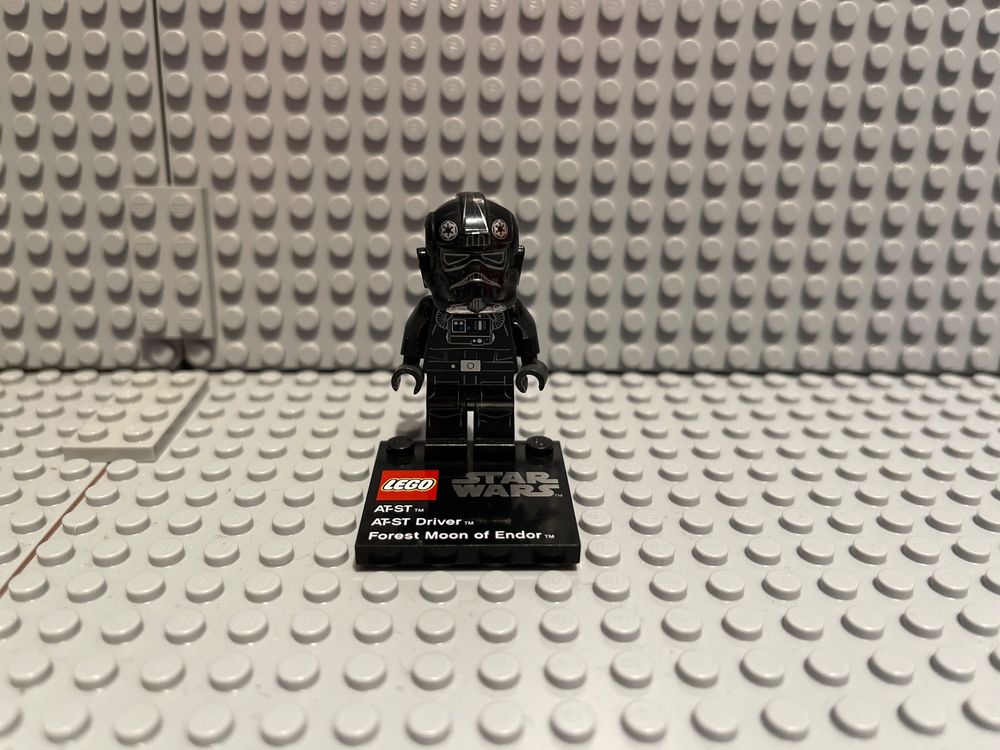 Lego Star Wars Imperial TIE Fighter/Striker Pilot sw0788 (Gebraucht) in ...