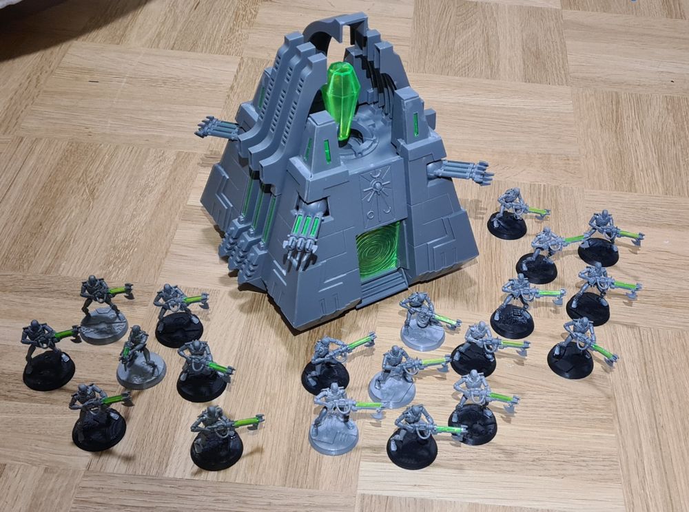 Warhammer 40k Necron Monolith + 20x Necron Krieger (Neu (gemäss ...