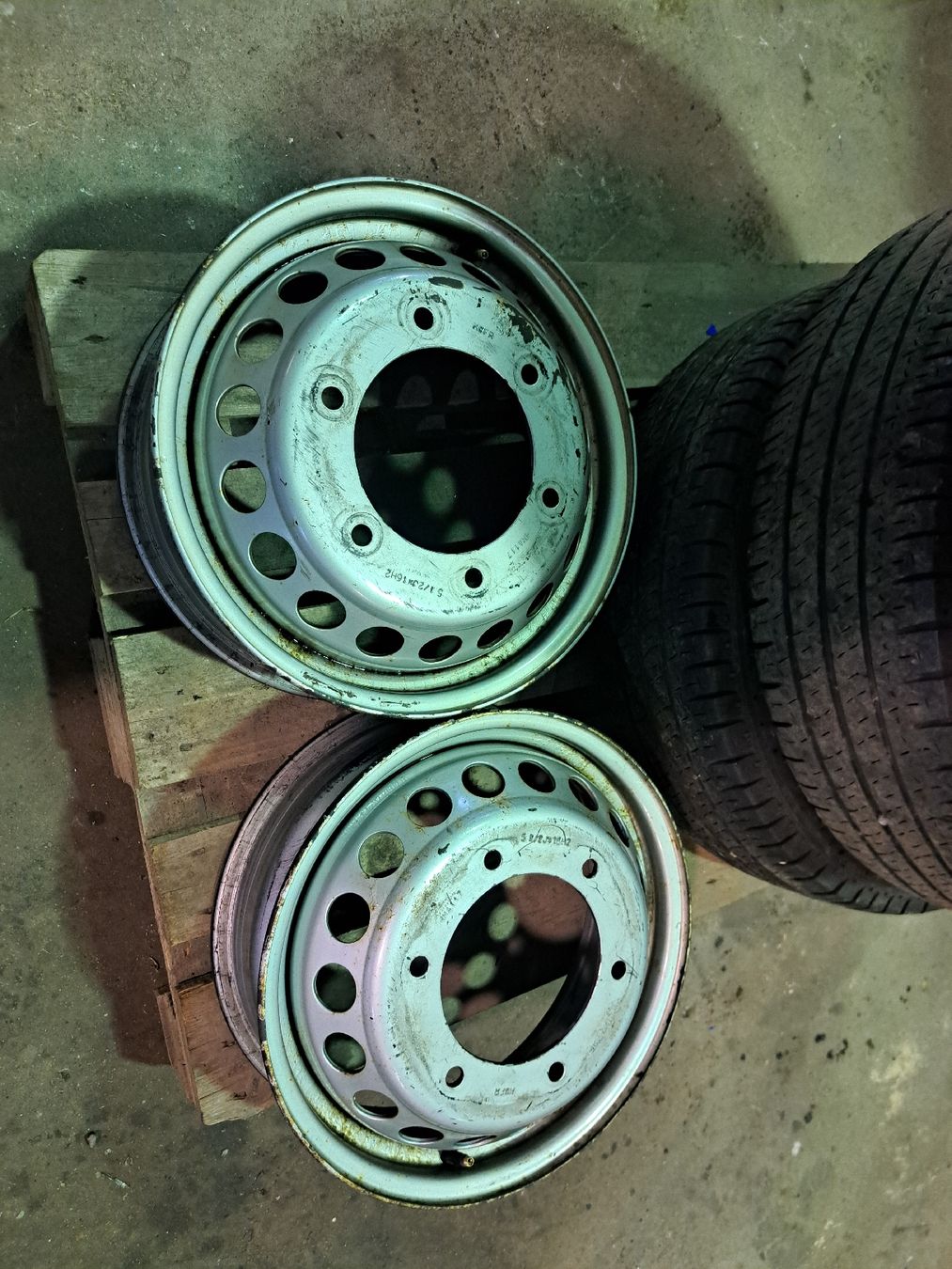 2 Stk Mercedes Sprinter 16x5.5 Felgen (Gebraucht) in Malvaglia für CHF ...