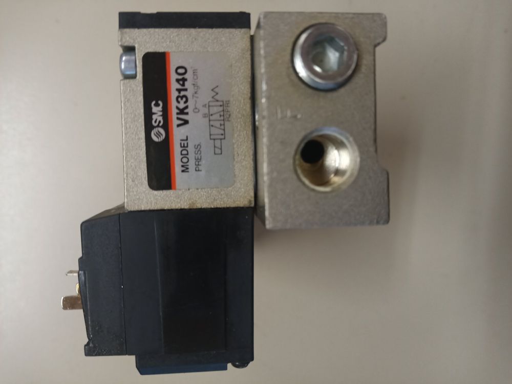 Ventilblock SMC mit 5 Elektromagnetventilen VK3140 gebraucht | Kaufen ...