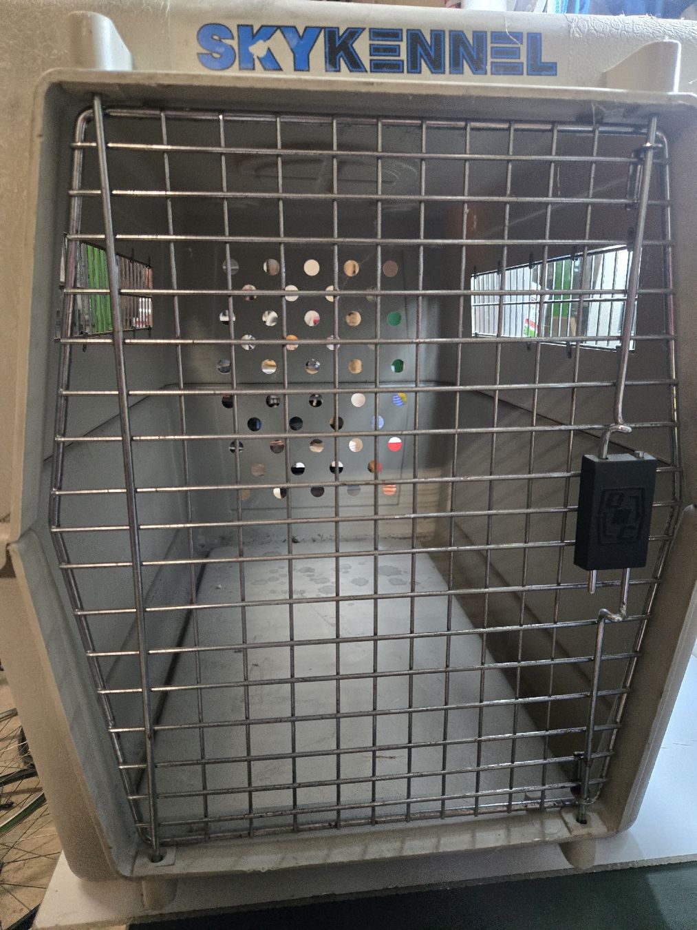 Cage de transport Skykennel pour animaux, solide. (D'occasion) à Le ...
