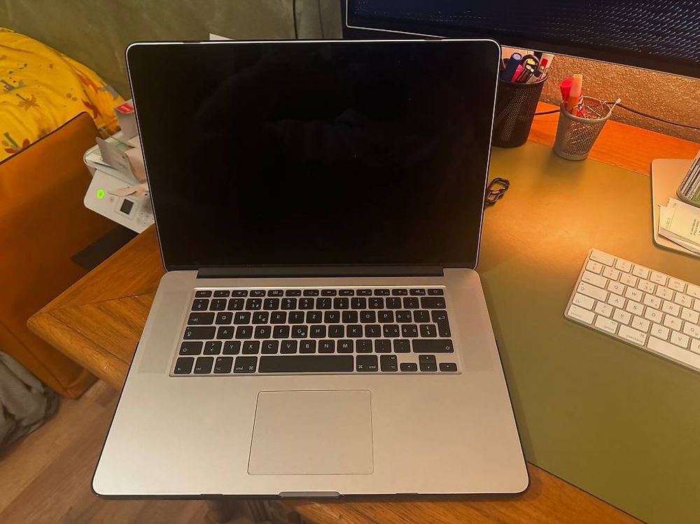 Apple MacBook Pro 15" (Mid 2014) Intel i7 / 16GB RAM (Gebraucht) in ...