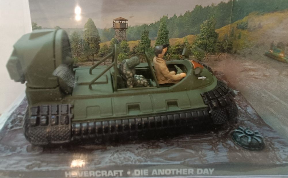 James Bond Hovercraft "Die another day" Modellauto 1:43 (Neu (gemäss ...