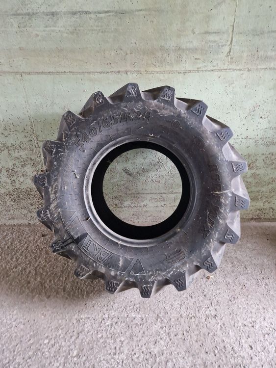 einzelner Pneu Reifen BKT 540 65 R24 mit Loch (Gebraucht) in Gossau ZH ...