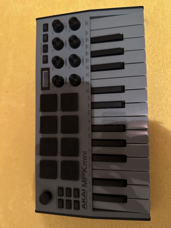 Akai MPK mini MIDI Keyboard Controller Grey | Kaufen auf Ricardo
