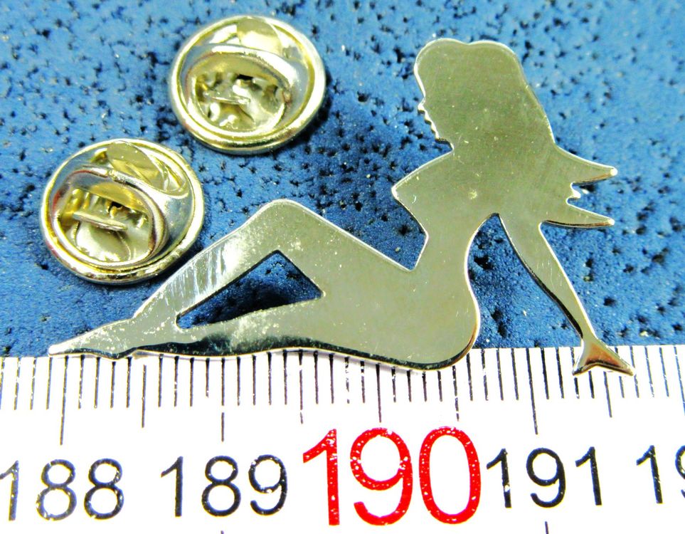 CAR MUDFLAP GIRL PIN UP 2NÄGEL PIN SIHLHOUETTE SILBRIG 35mm (Gebraucht ...