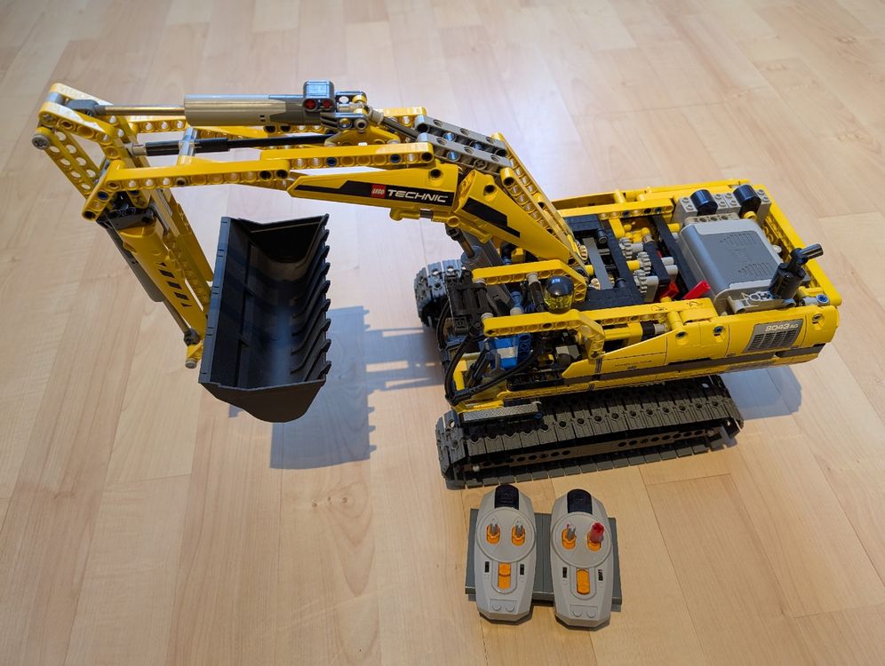 Lego Technic Raupenbagger 8043 (Gebraucht) in Gattikon für CHF 100 – nur Abholung auf Ricardo kaufen