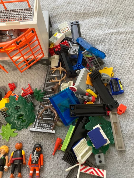 1,7 Kg Playmobil Teile und 8 Personen und 1 Boot (Gebraucht) in Volketswil für CHF 10 – mit ...