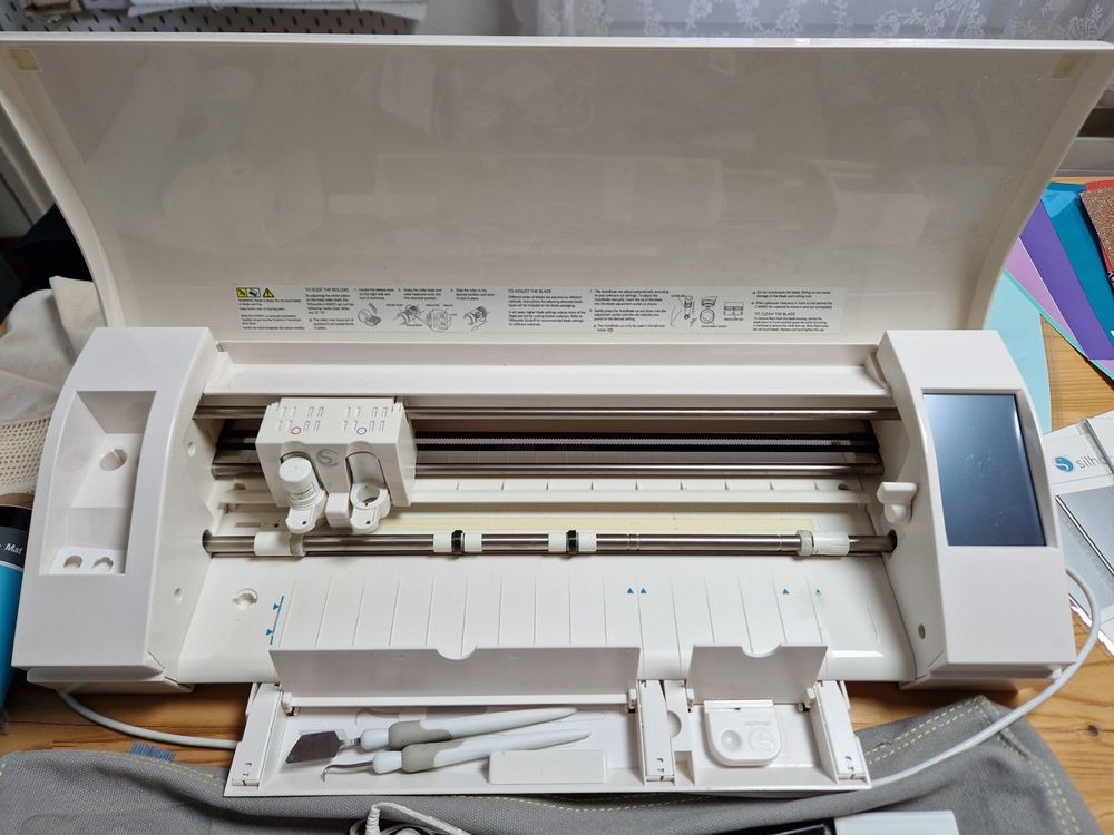 Silhouette Cameo 3 Plotter - sehr umfangreiches Set! (Gebraucht) in ...