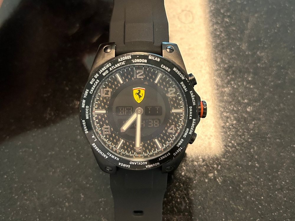 Ferrari Carbon Uhr (Gebraucht) in Zürich für CHF 37 – mit Lieferung auf Ricardo kaufen