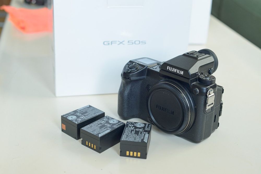 Fuji-GFX 50s inkl. 3 Akkus (Gebraucht) in Muttenz für CHF 1350 – mit Lieferung auf Ricardo kaufen