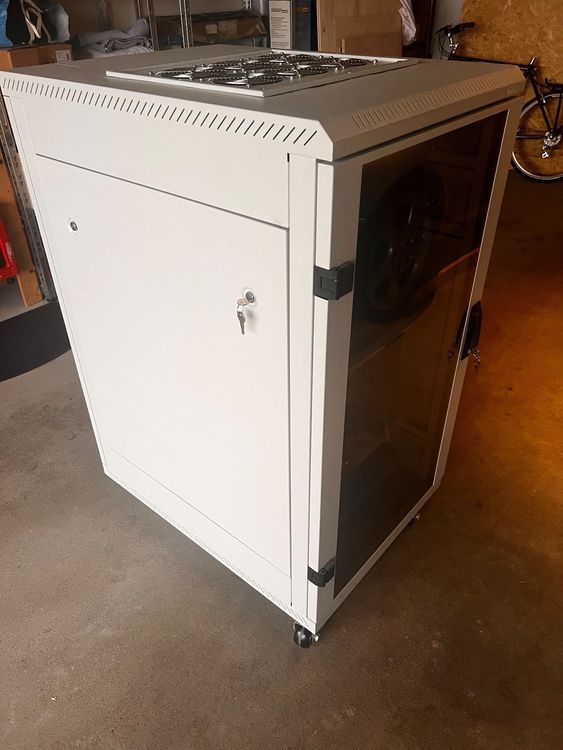 Serverschrank /Rack mit großem Lüfter in sehr gutem Zustand (Gebraucht ...