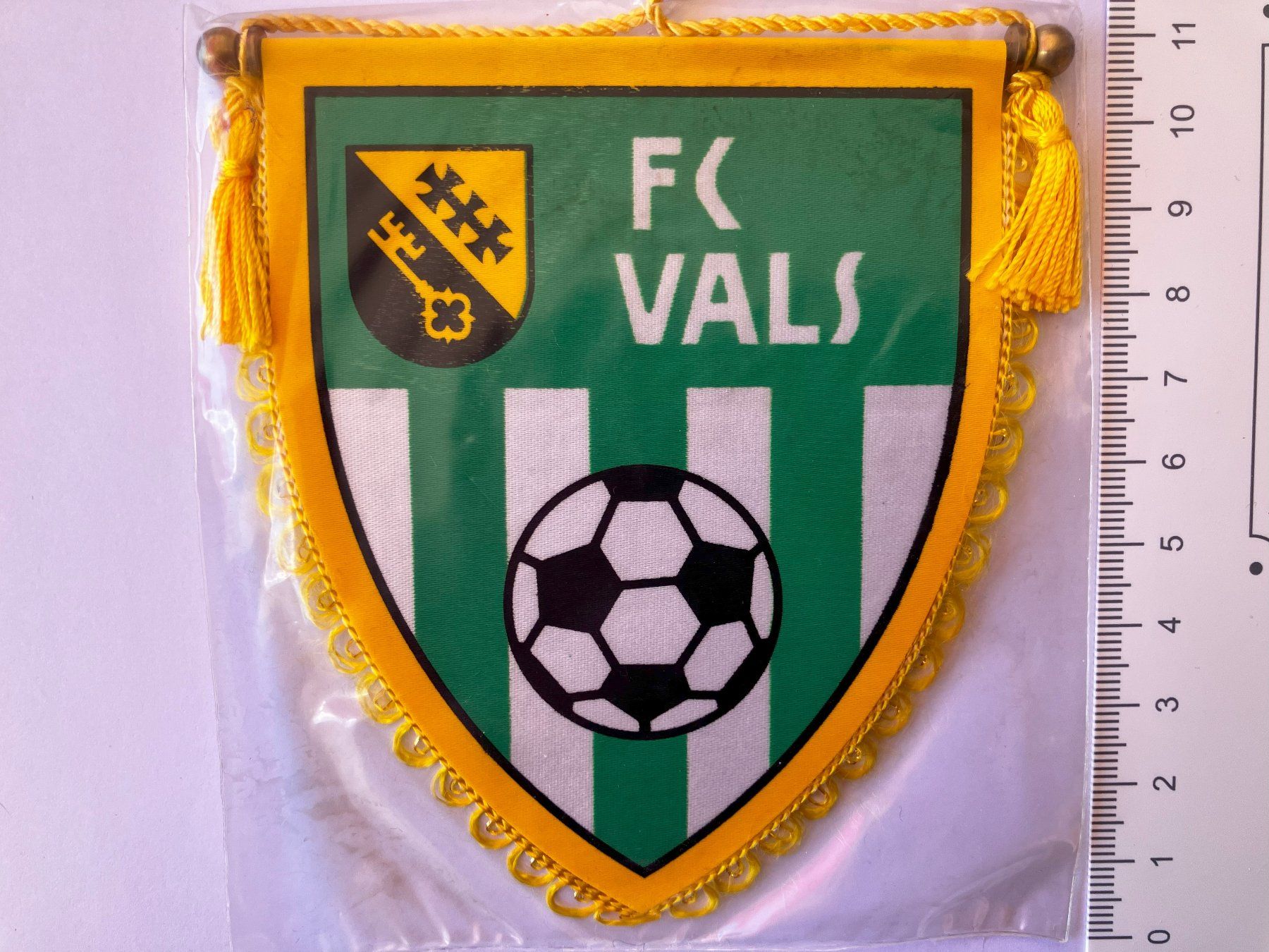 Vintage Fanion/Wimpel FC VALS (Neu und originalverpackt) in Gland für CHF 8 – mit Lieferung auf ...