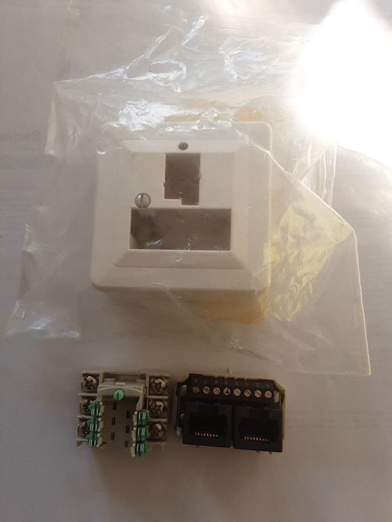 Steckdose AP mit Einsatz A6/Doppeleinsatz RJ45 parallel (Neu (gemäss ...