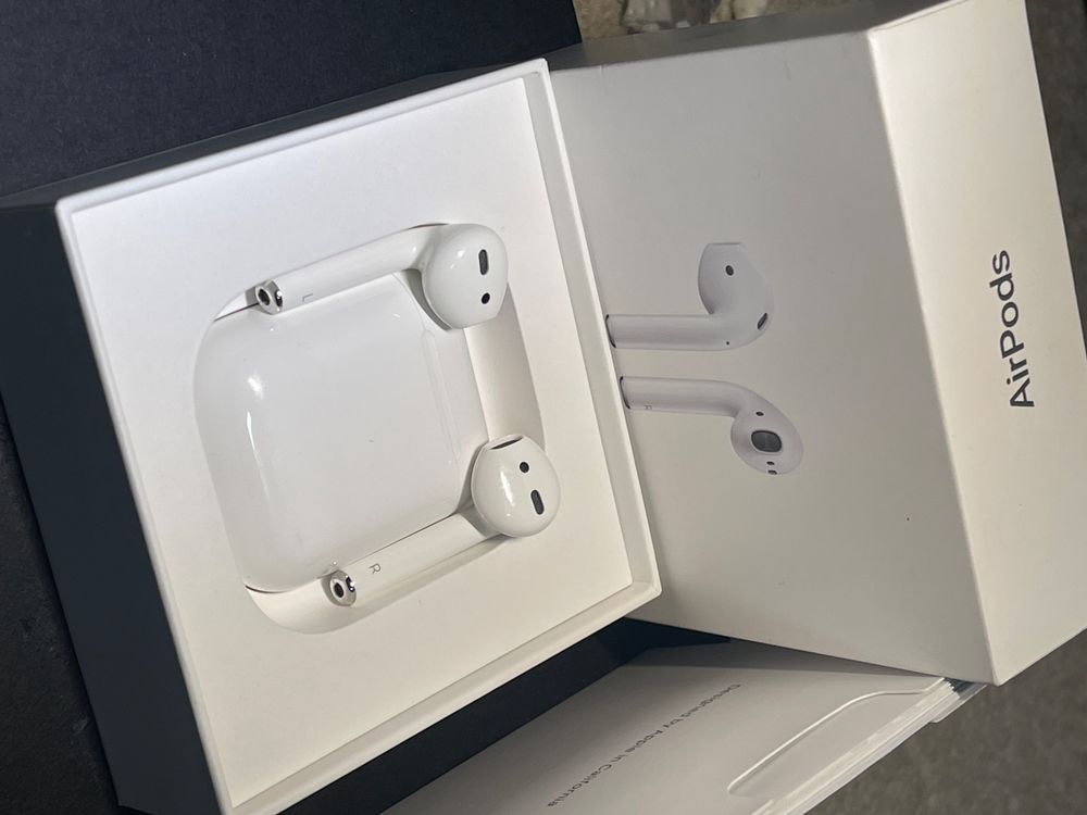 Apple AirPods mit Box (Gebraucht) in Winterthur für CHF 65 – nur ...