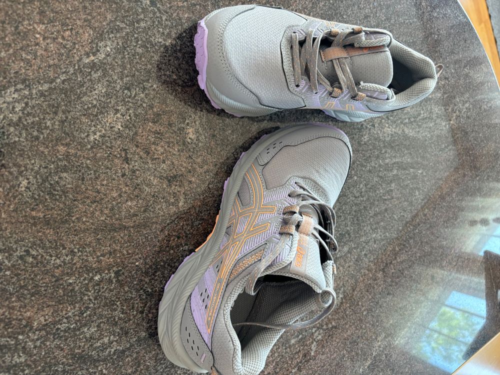 Asics Gr.39 (Neu (gemäss Beschreibung)) in Hasliberg-Hohfluh für CHF 55 – mit Lieferung auf ...