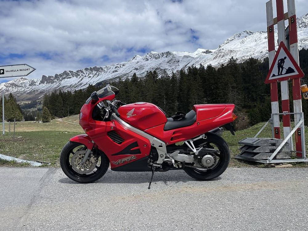 Honda VFR 750 RC36 II (Gebraucht) in Domat Ems für CHF 3000 – nur Abholung auf Ricardo kaufen