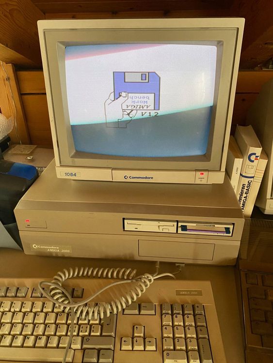 Amiga 2000 mit Monitor, Tastatur, Maus und Diskettenbox (Gebraucht) in ...