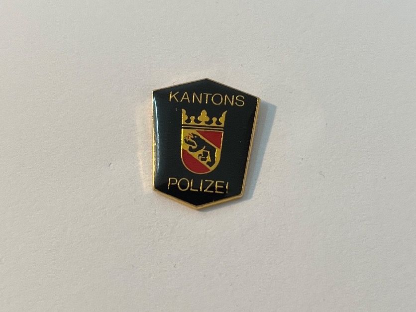 Pin Kantonspolizei Bern (Neu und originalverpackt) in Merligen für CHF 1 – mit Lieferung auf ...