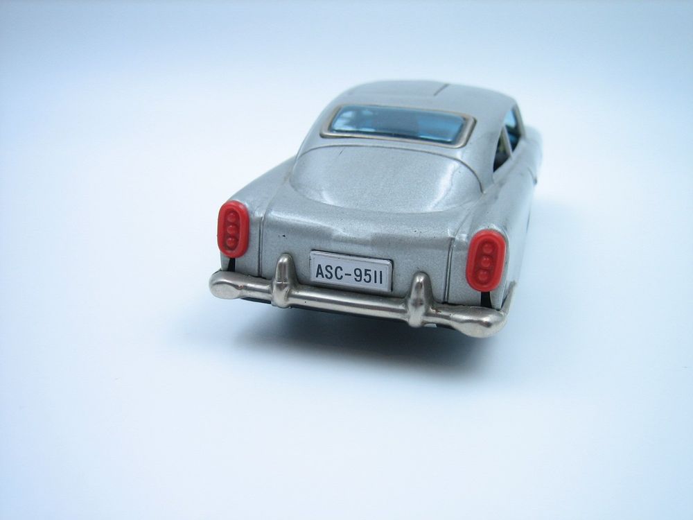 James Bond 007 Aston Martin DB 5 aus Blech ASC Japan (Gebraucht) in ...